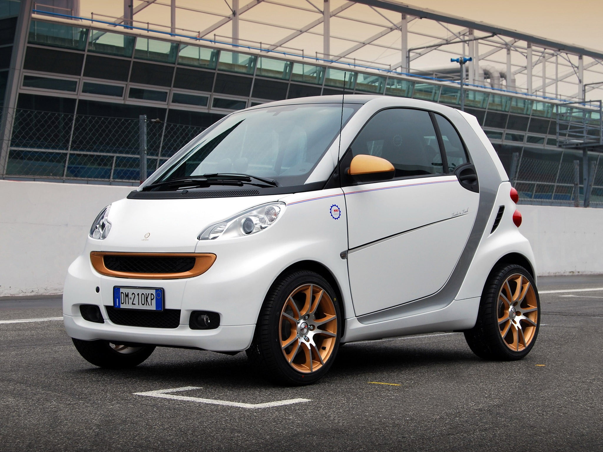 Smart constructeur Allemand la voiture tourne comme une Horloge