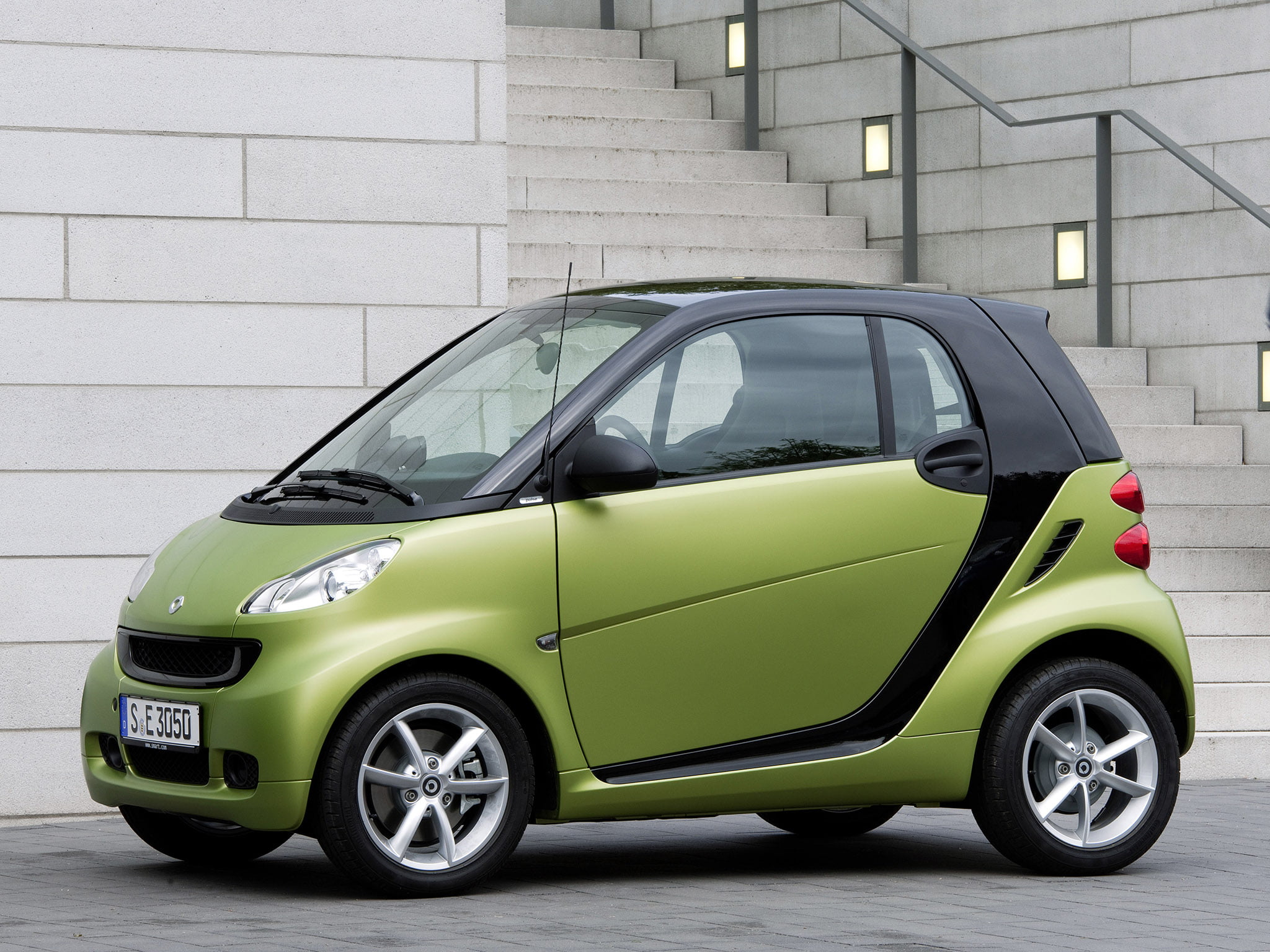 Smart constructeur Allemand la voiture tourne comme une Horloge Smart constructeur Allemand la voiture tourne comme une Horloge