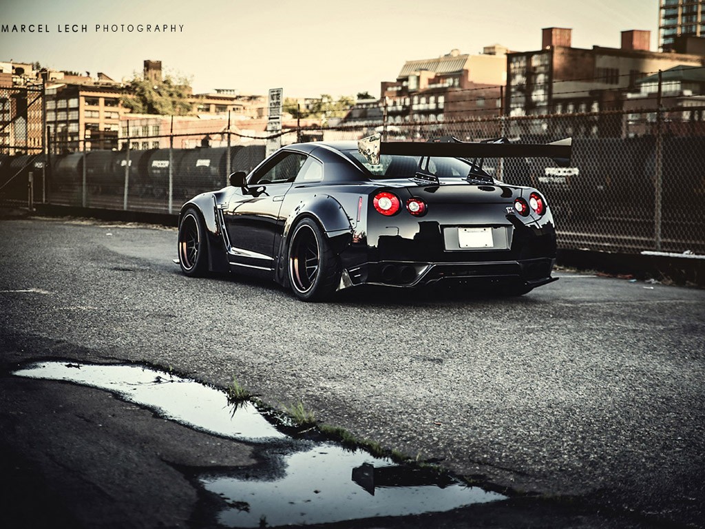 Nissan GTR : Une légende vivante de la performance automobile - Photoscar