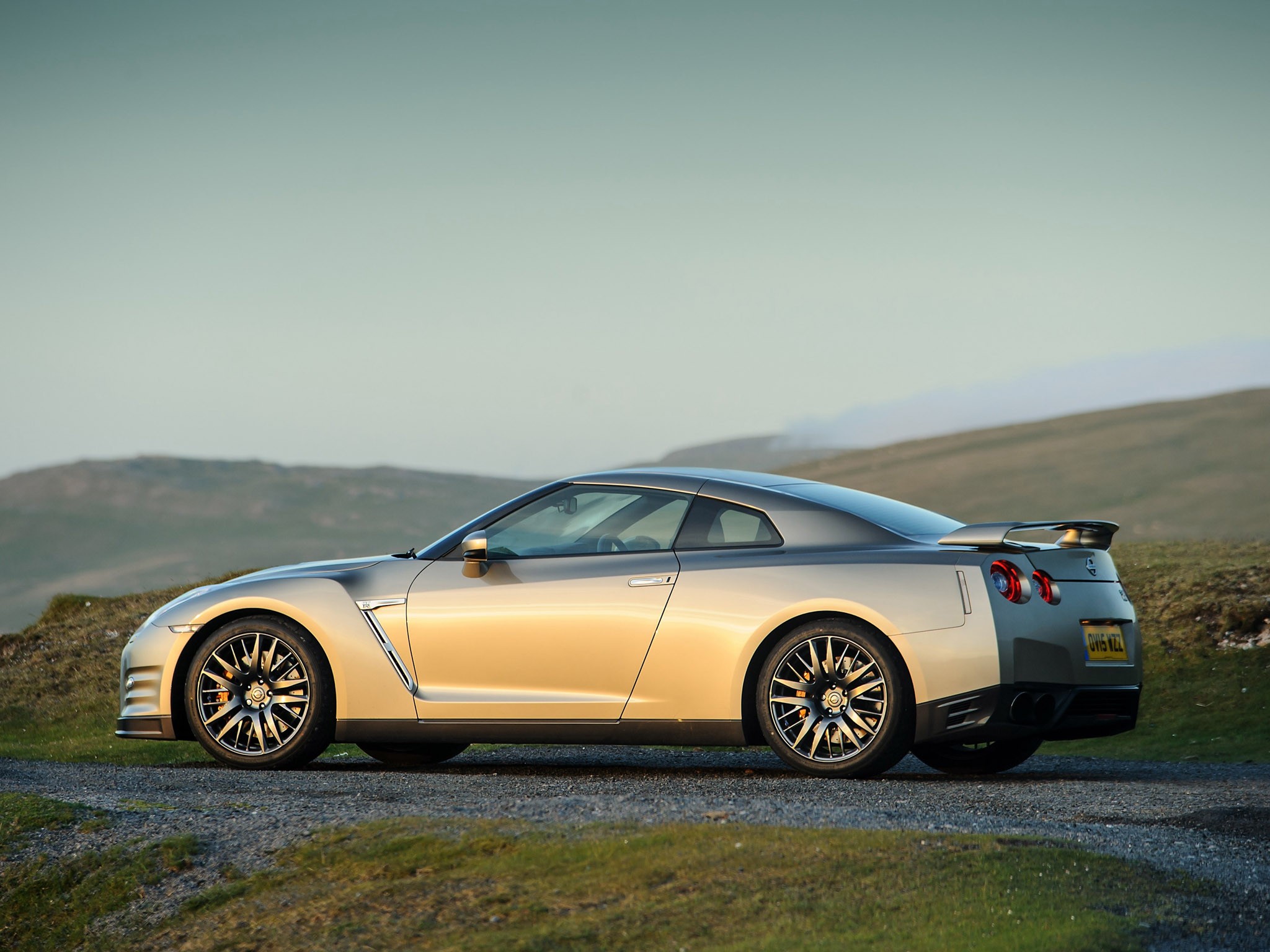 Nissan GTR : Une légende vivante de la performance automobile - Photoscar