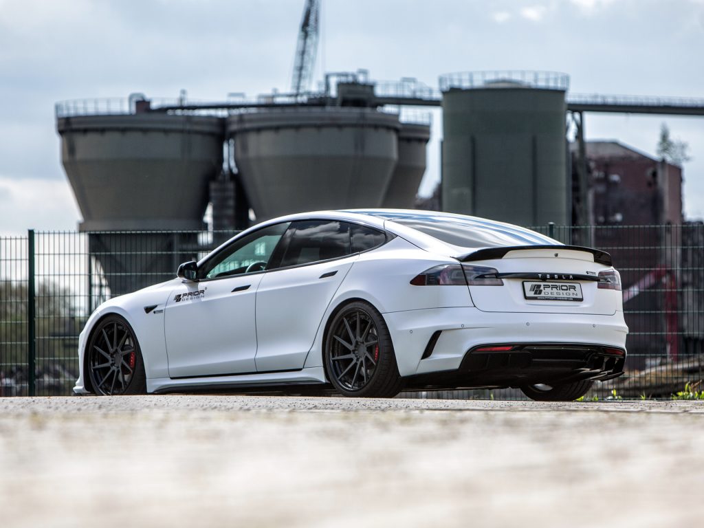 Tesla Model S P100D 2017 de Prior Design entièrement électrique.