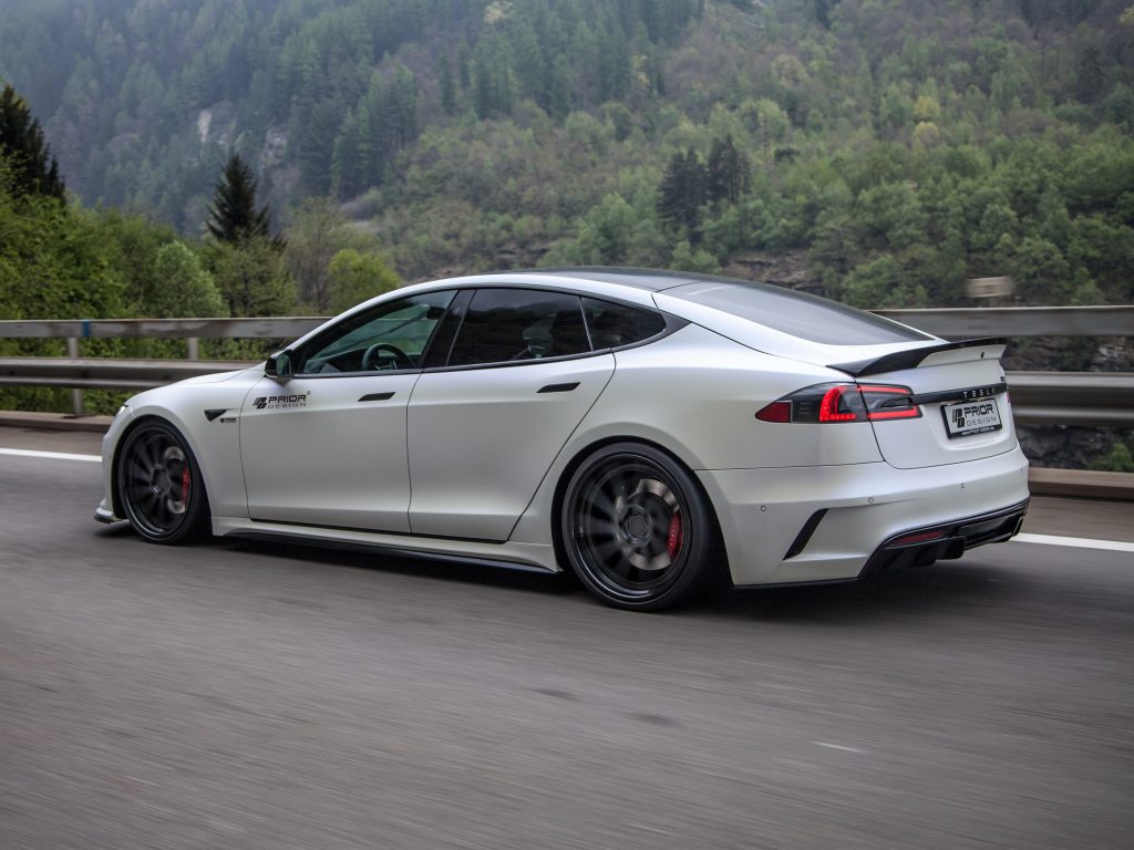 Tesla Model S P100D 2017 de Prior Design entièrement électrique.