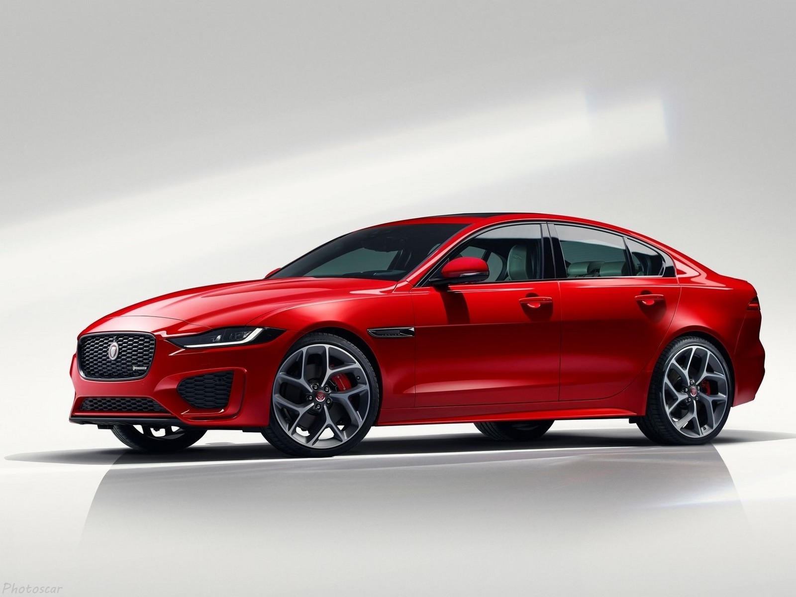 Jaguar XE 2020 - Elle Adopte des fonctionnalités techniques