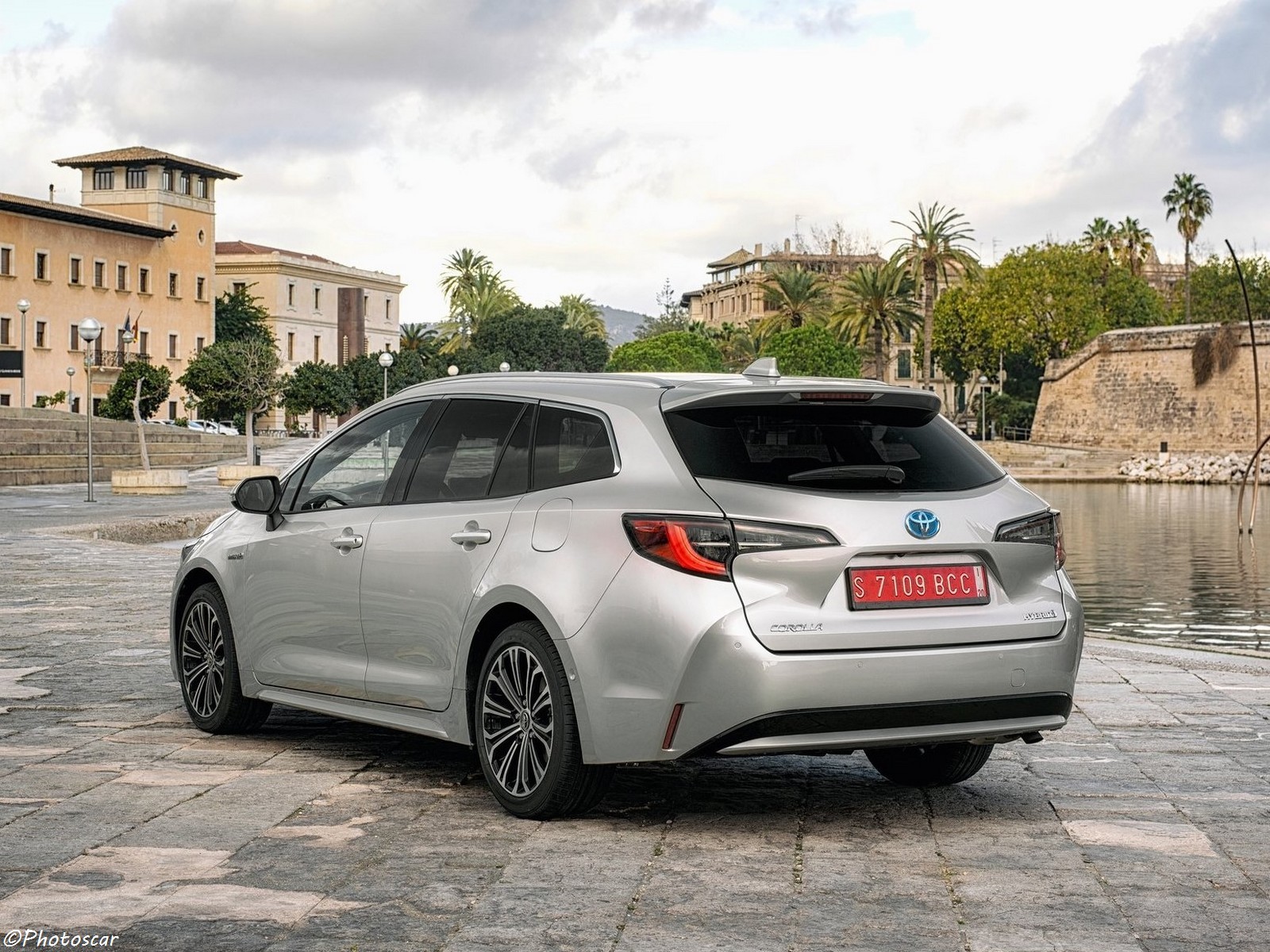 Toyota Corolla Touring Sports 2019: Voiture spacieuse et confortable.