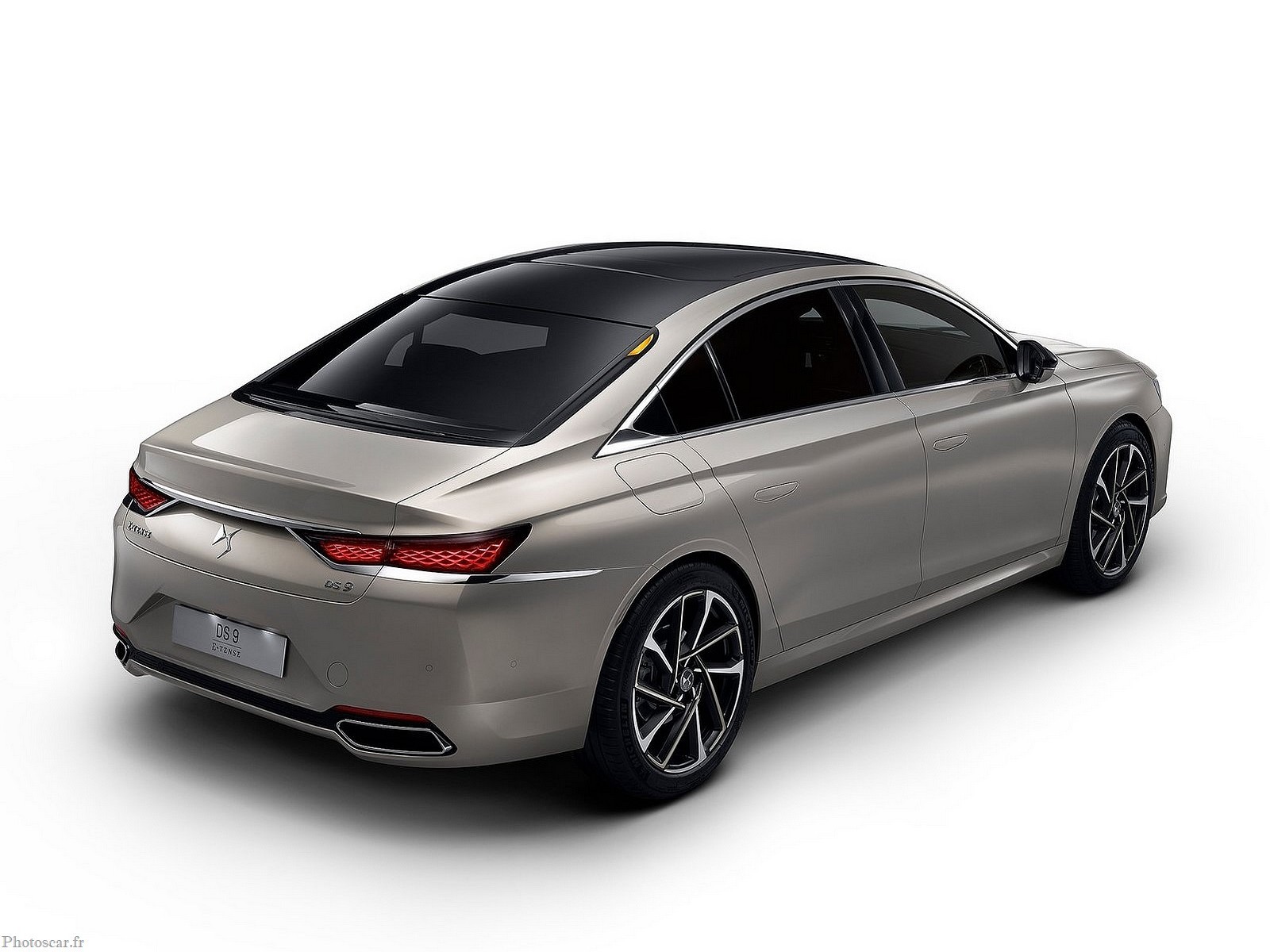 DS9 2021 - Née avec la motorisation hybride E-TENSE