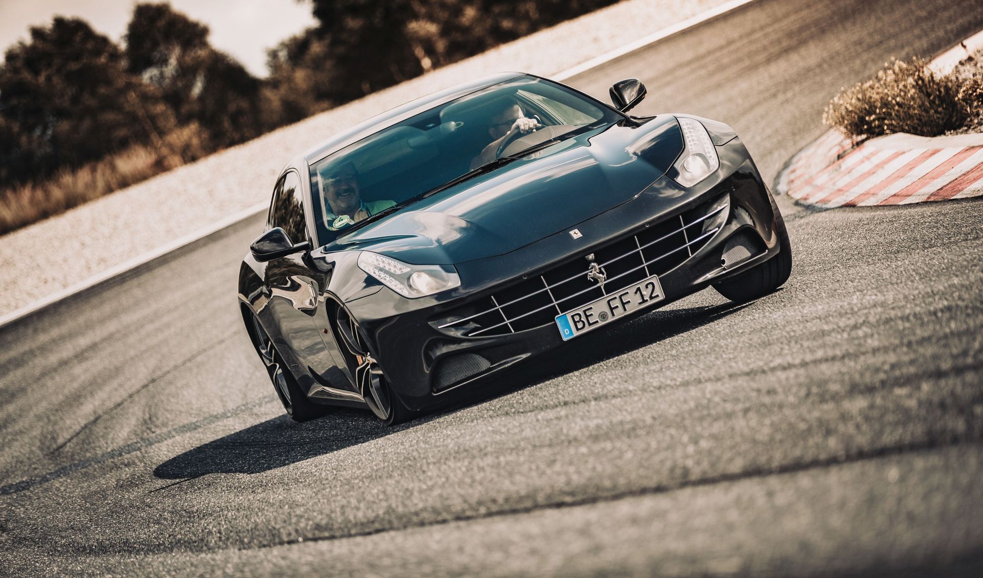 Ferrari FF Edo Competition - Le style est radicalement nouveau.