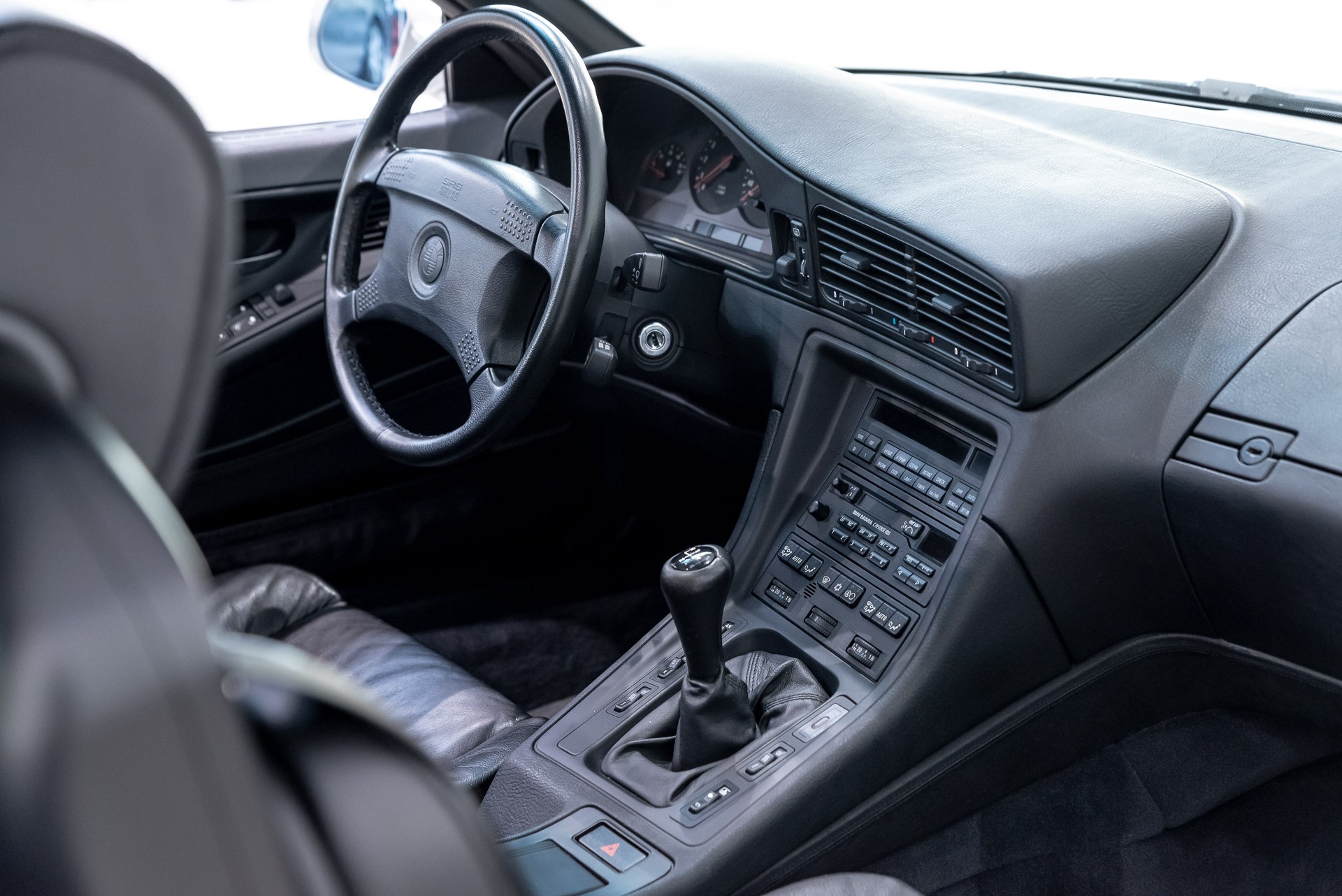 BMW 850 CSI 1992 - Elle a un puissant et prestigieux moteur V12 - Photoscar