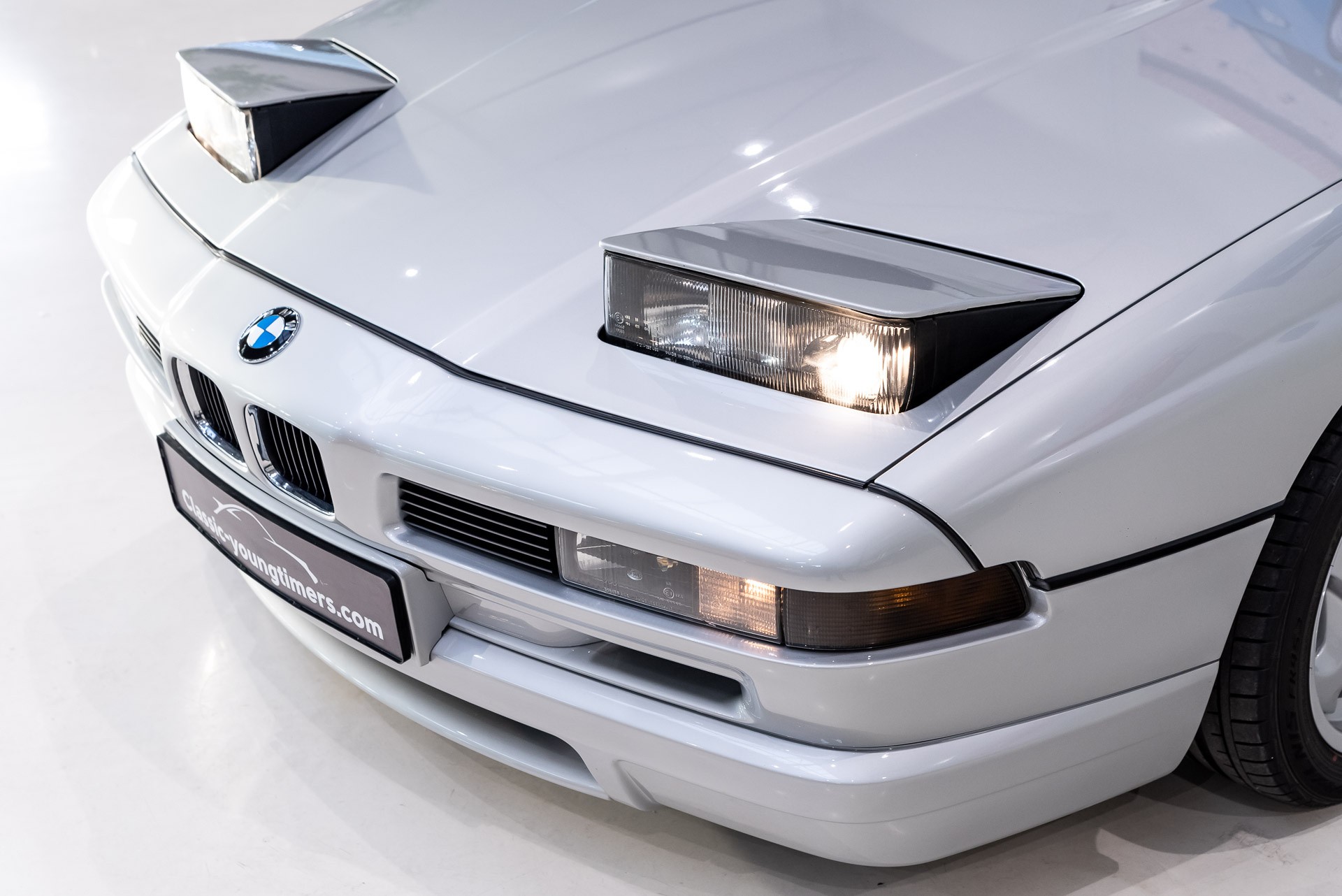 BMW 850 CSI 1992 - Elle a un puissant et prestigieux moteur V12 - Photoscar