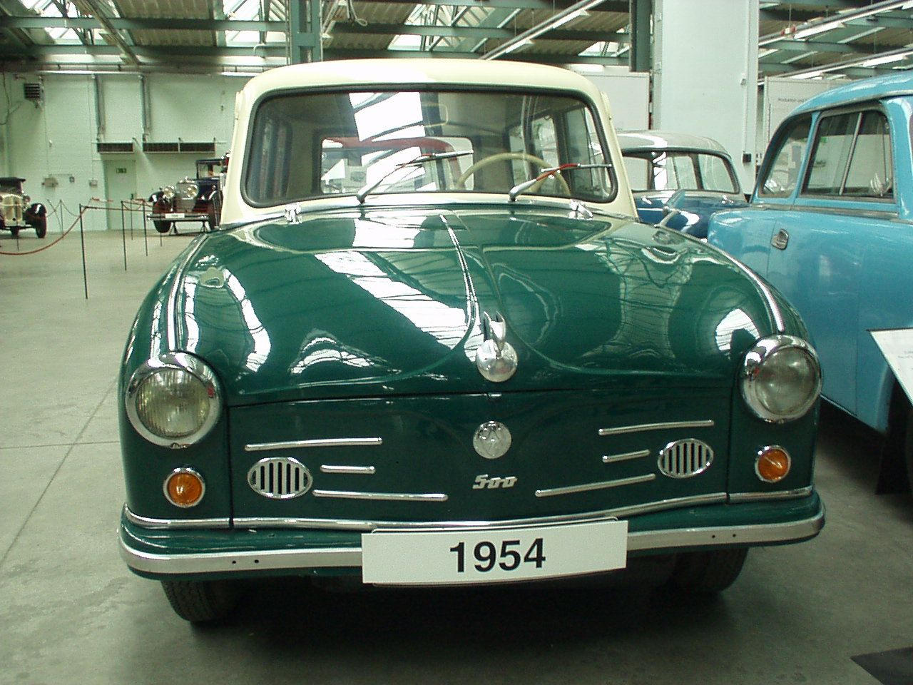 Trabant produite entre 1957 et 1990 par l’usine est-allemande AWZ