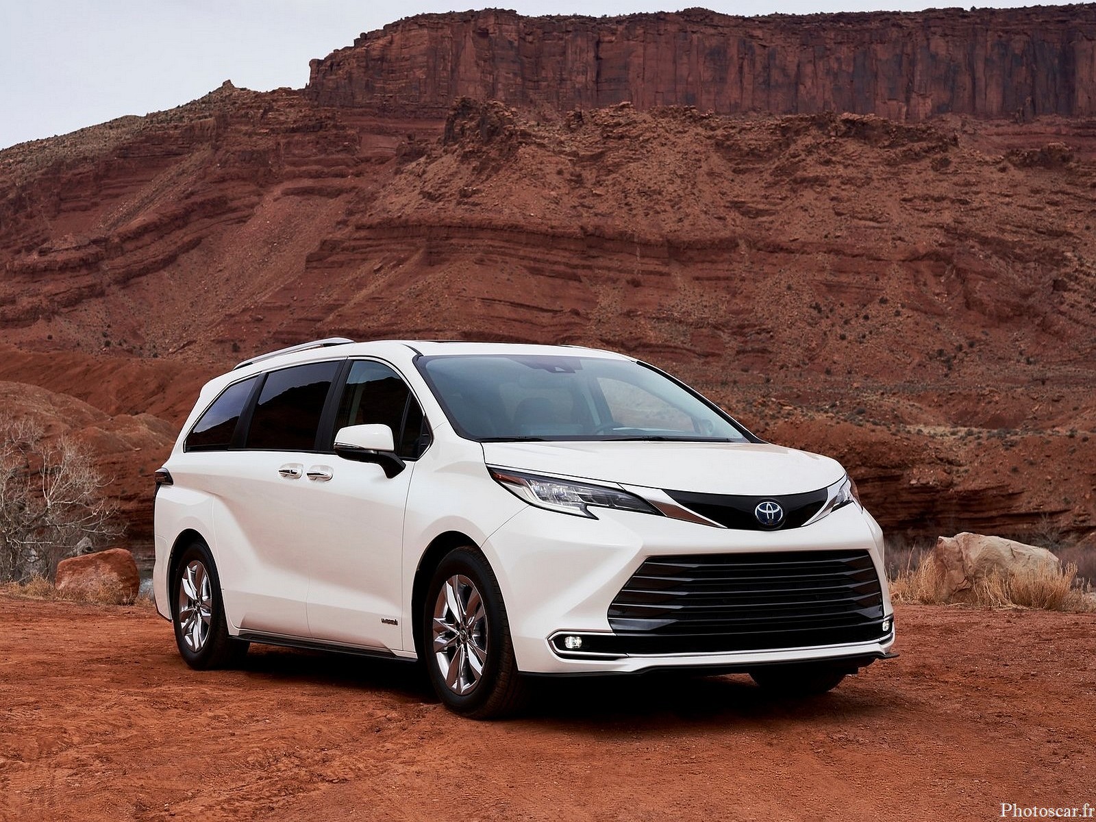 Toyota Sienna 2021 fourgonnette hybride élégante et performante - Photoscar