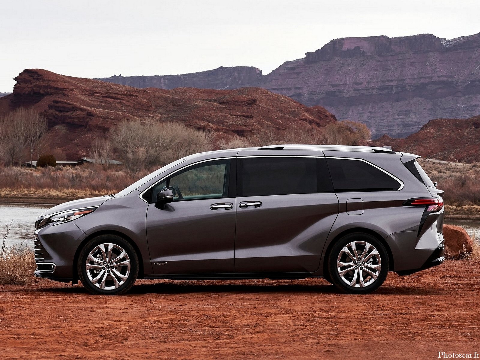 Toyota Sienna 2021 fourgonnette hybride élégante et performante - Photoscar