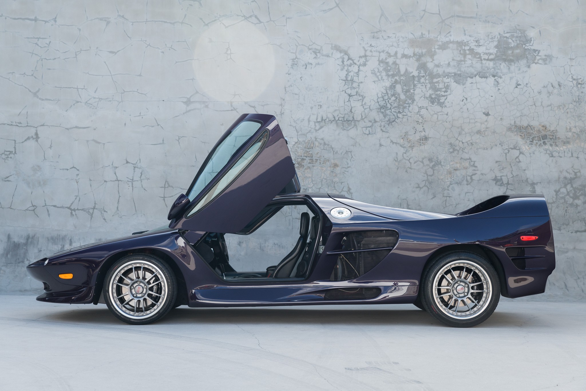 Vector M12 - La voiture a été basée sur la Lamborghini Diablo