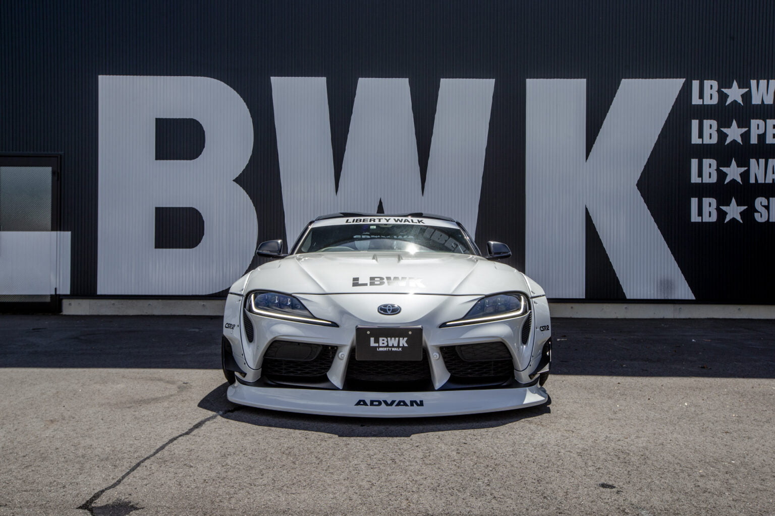 Liberty-Walk Toyota Supra A90 2020 - Un kit de carrosserie large