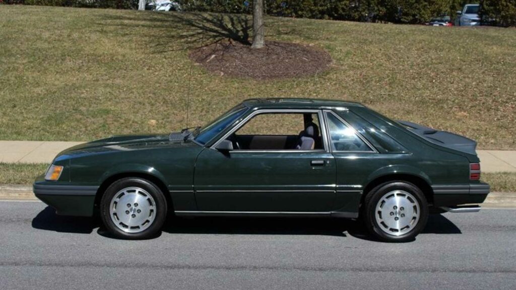 Ford Mustang SVO - SVO signifie Special Vehicle Operations Department