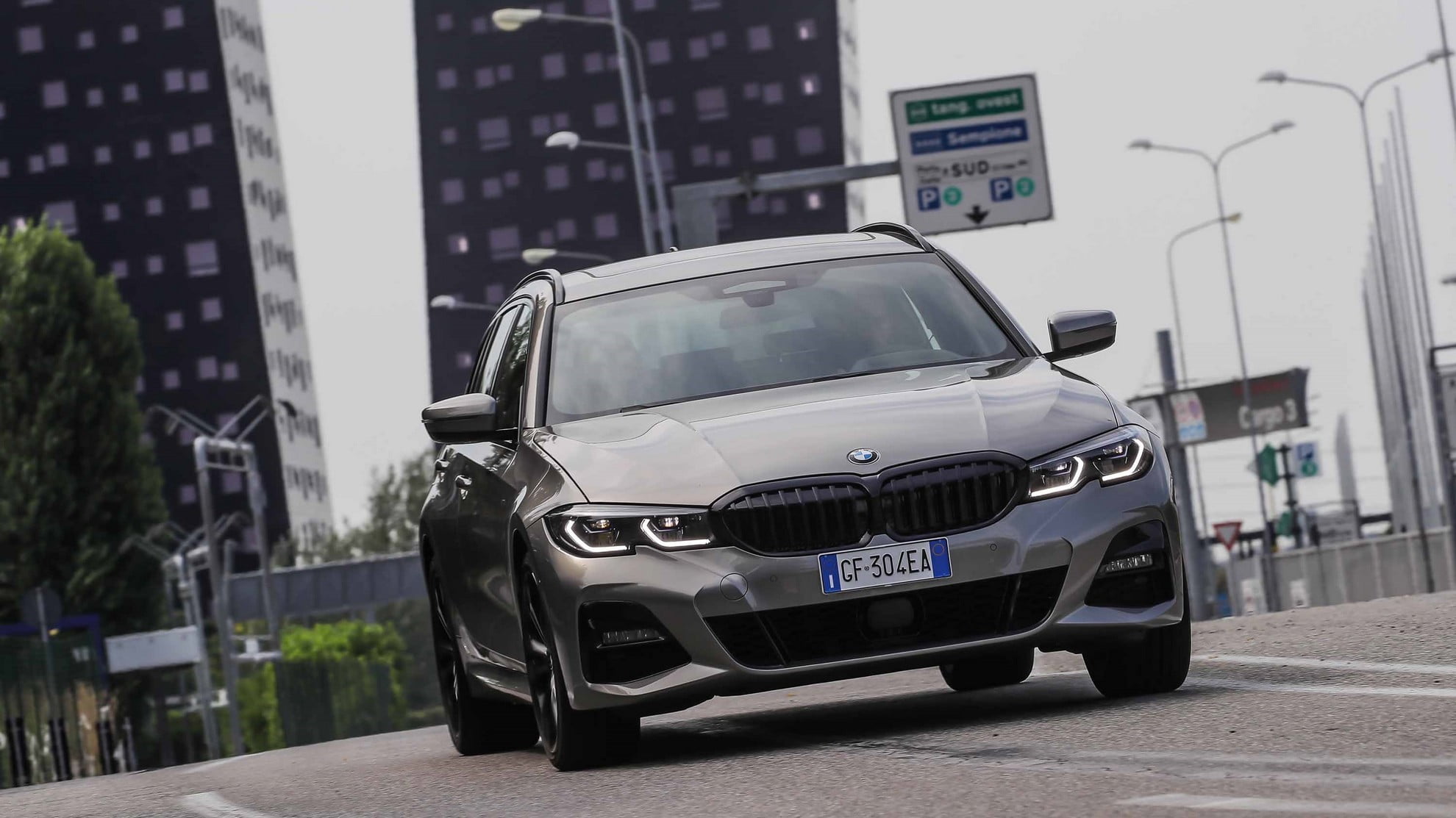 BMW 320e Touring 2021 - Un design élégant et sportif - Photoscar