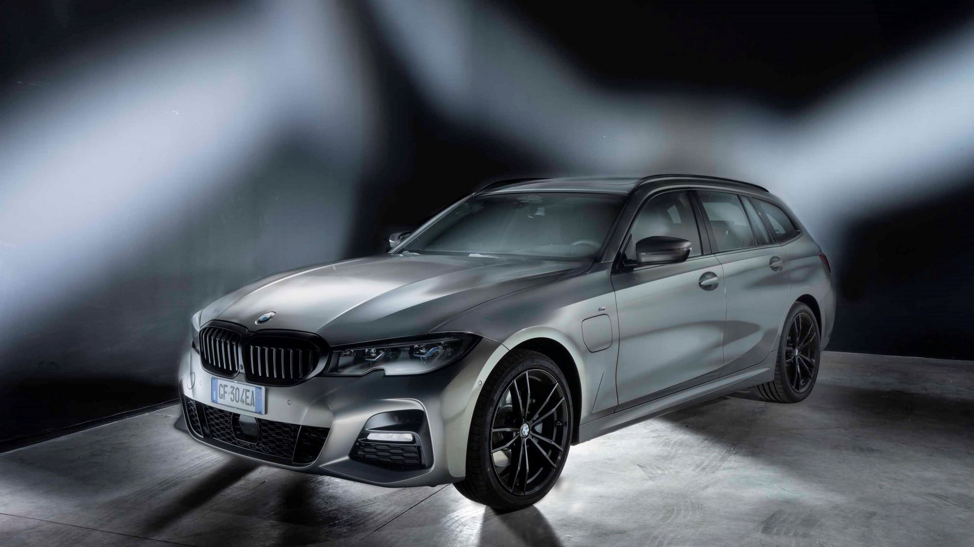 BMW 320e Touring 2021 - Un design élégant et sportif - Photoscar