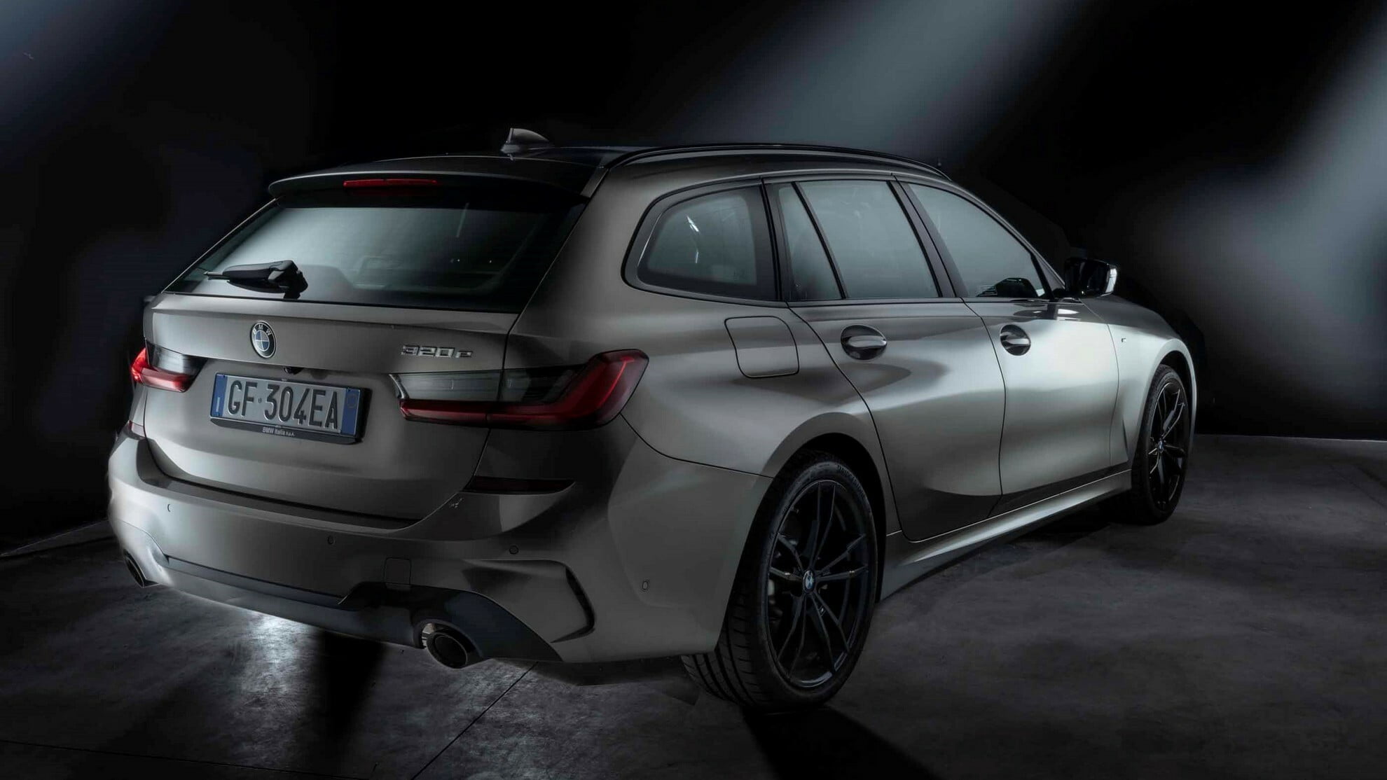BMW 320e Touring 2021 - Un design élégant et sportif - Photoscar