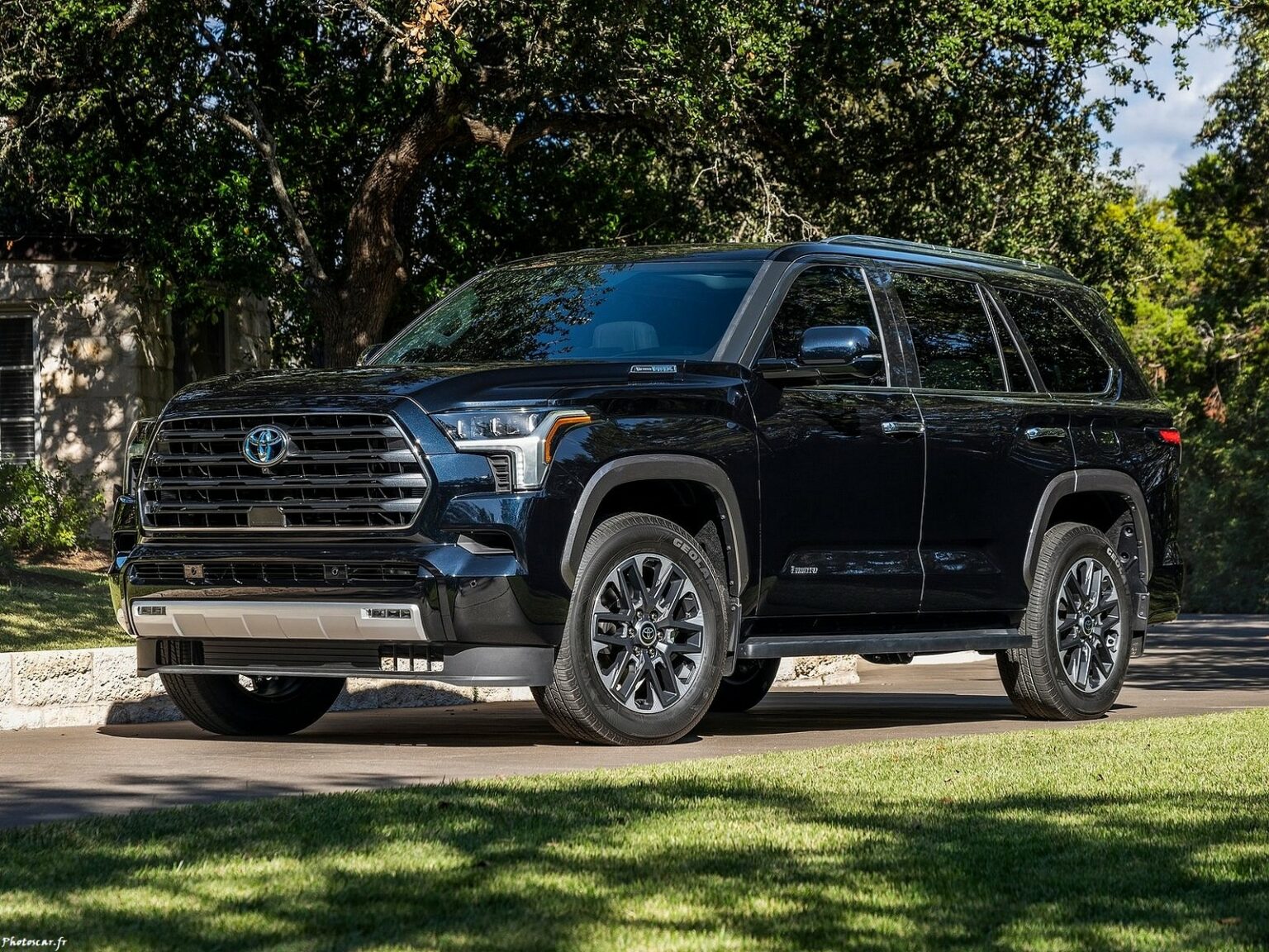 Toyota Sequoia 2023 - Un V6 turbo hybride et une finition Capstone