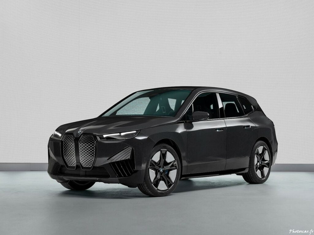 BMW iX Flow : Quand le numérique rencontre l'analogique