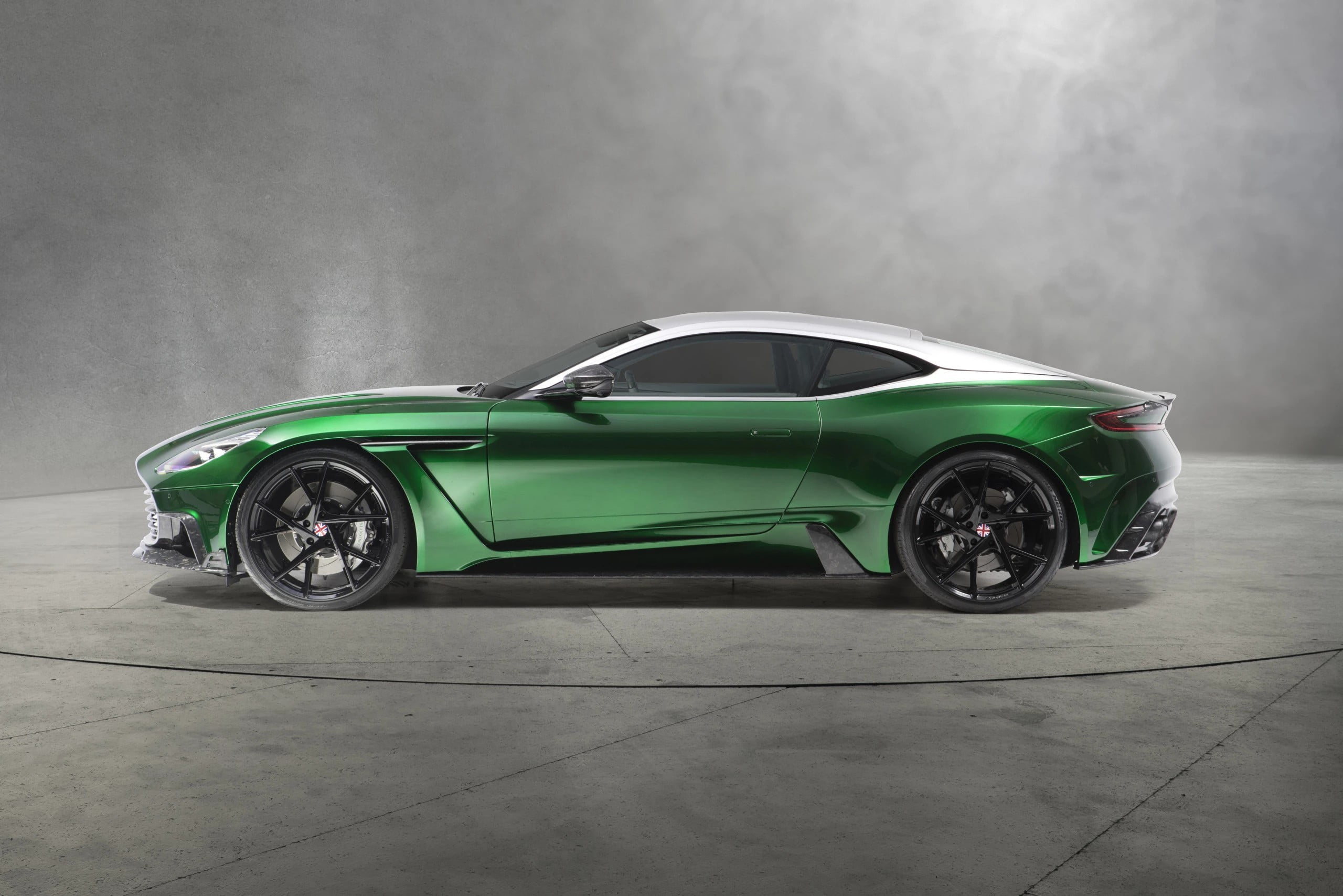 Mansory Aston Martin DB11 Cyrus 2020 - Caractère plus sportif