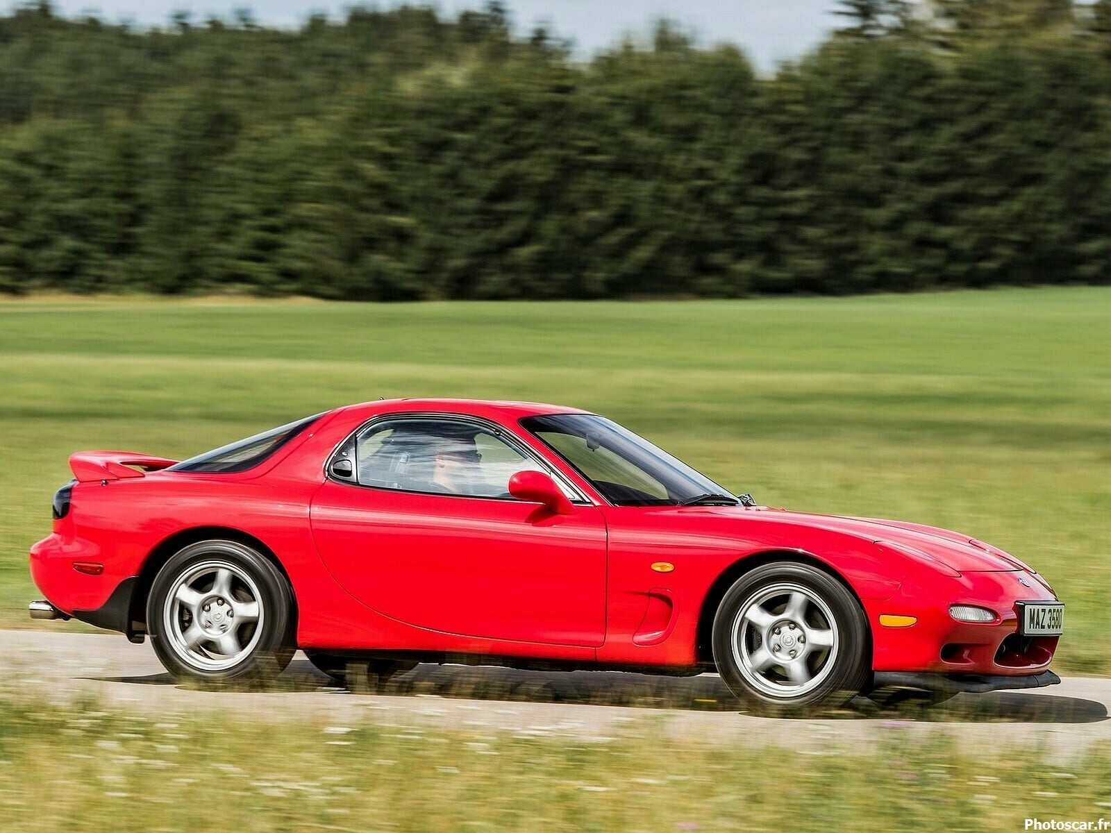 Mazda RX-7 - Le plaisir de conduire, la légèreté et le moteur rotatif ...