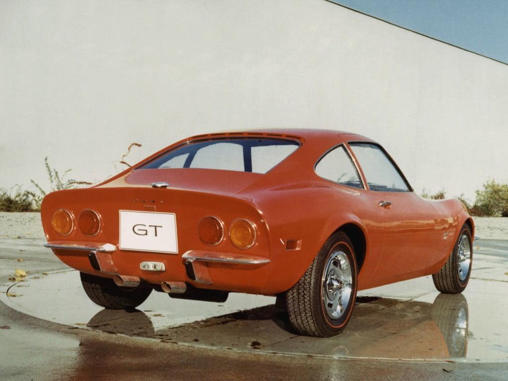 Opel GT - Construite sur le châssis Kadett avec le style Corvette