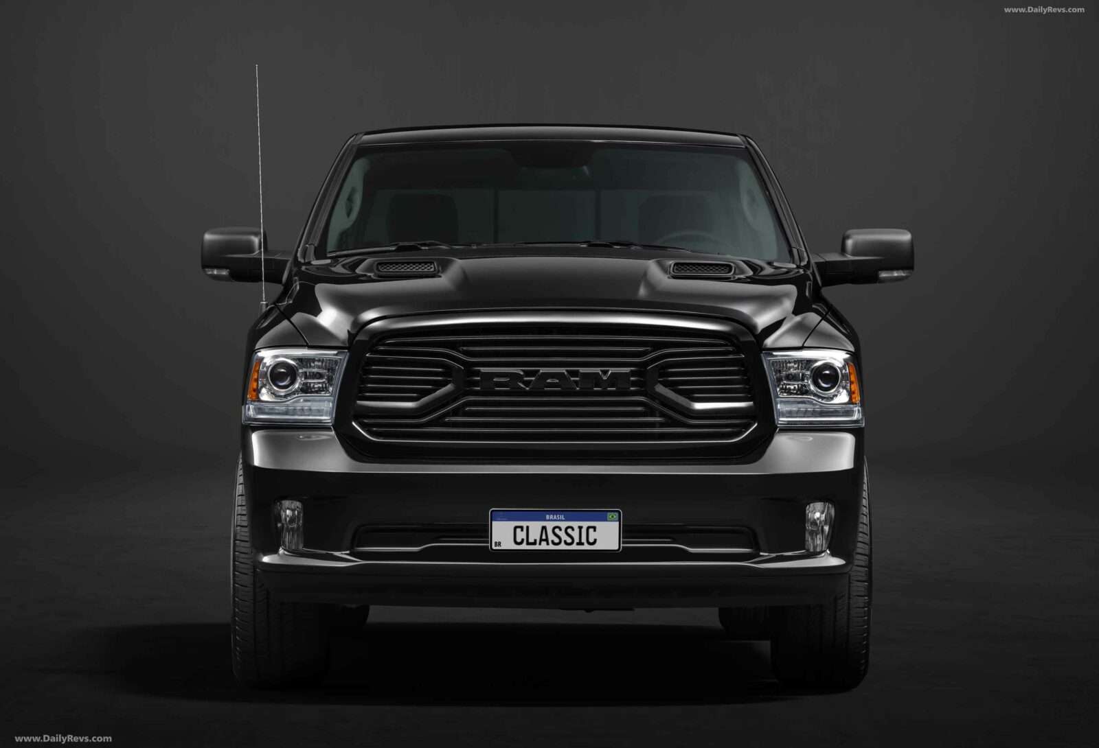 Ram Classic Night Edition 2023, force, confort, capacité et tradition ...
