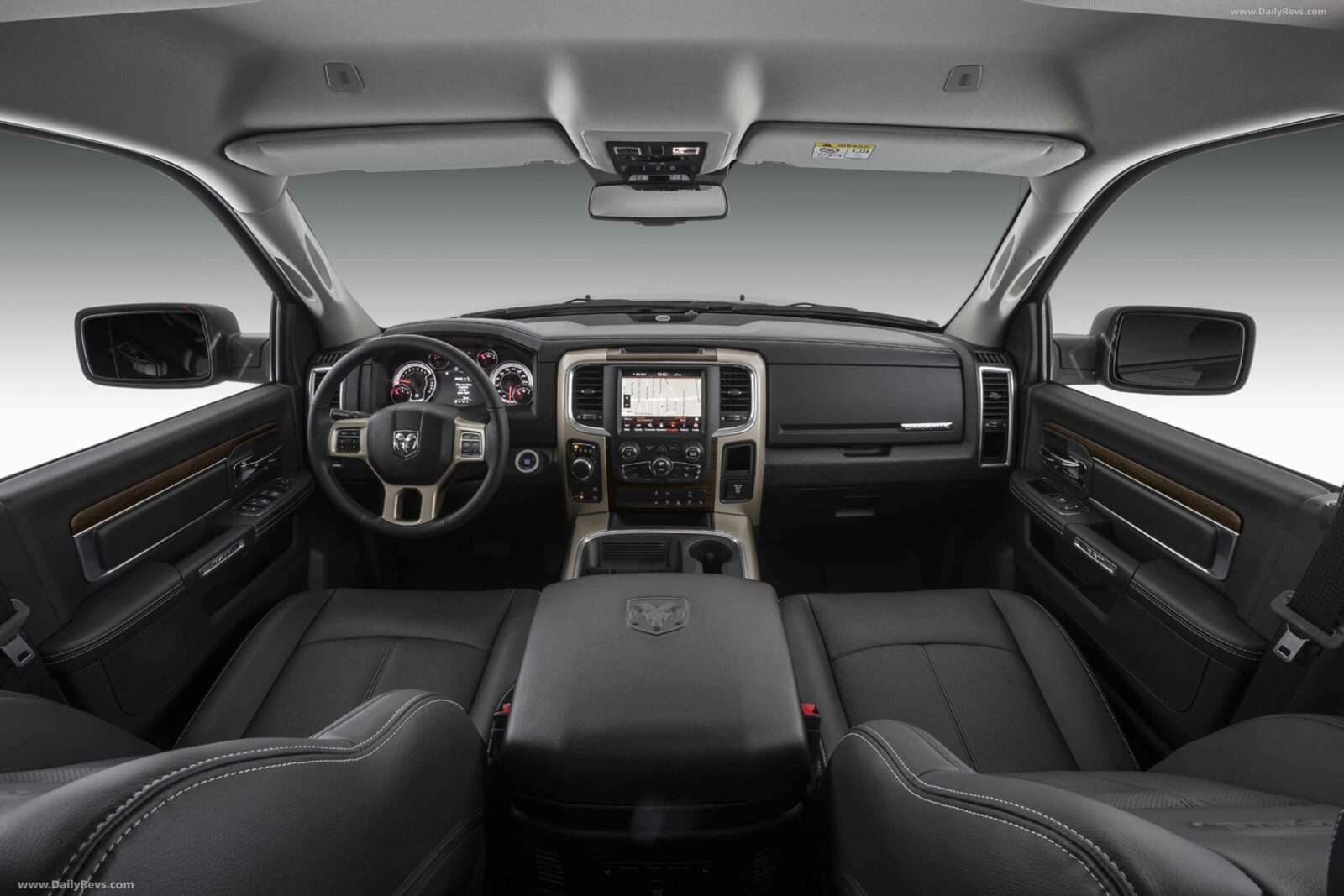 Ram Classic Night Edition 2023, force, confort, capacité et tradition ...