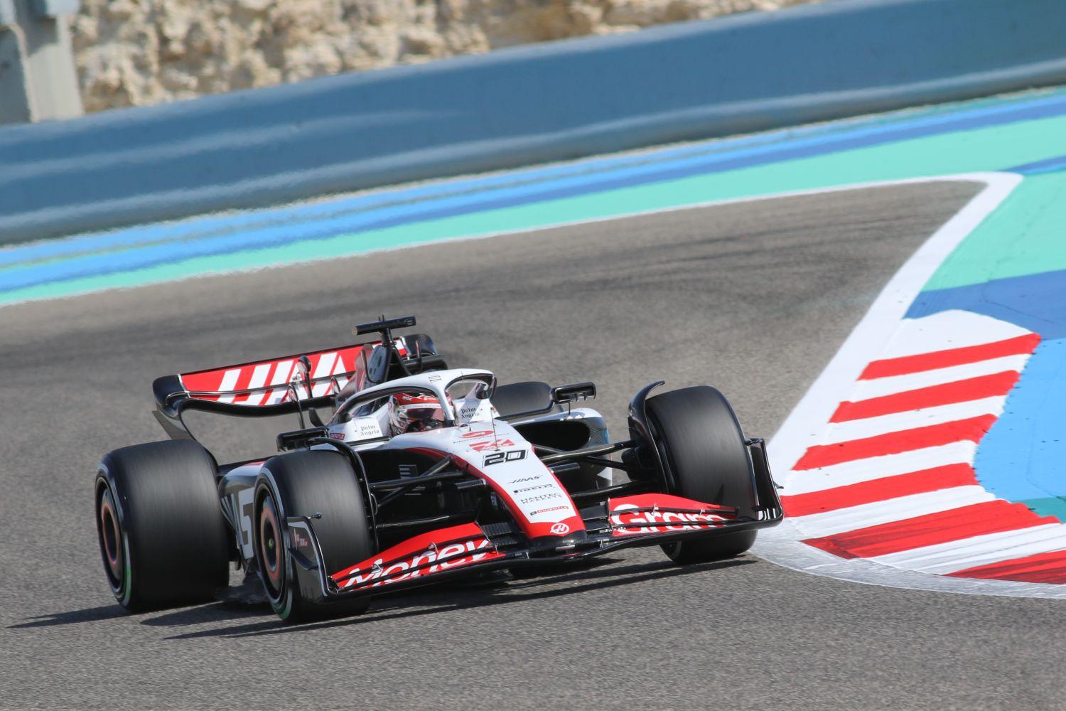 Formule1 2023 Haas VF23 - La couleur noire est très dominante - Photoscar