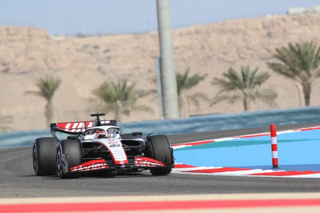 Formule1 2023 Haas VF23 - La couleur noire est très dominante - Photoscar