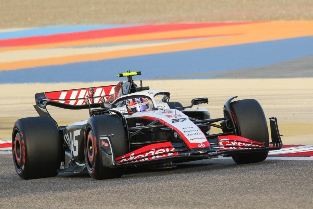 Formule1 2023 Haas VF23 - La couleur noire est très dominante - Photoscar