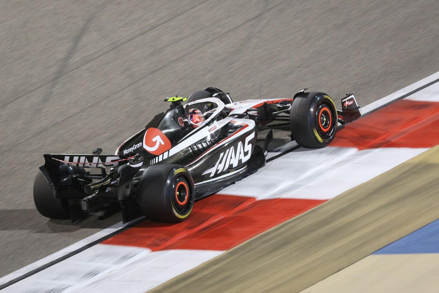 Formule1 2023 Haas VF23 - La couleur noire est très dominante - Photoscar