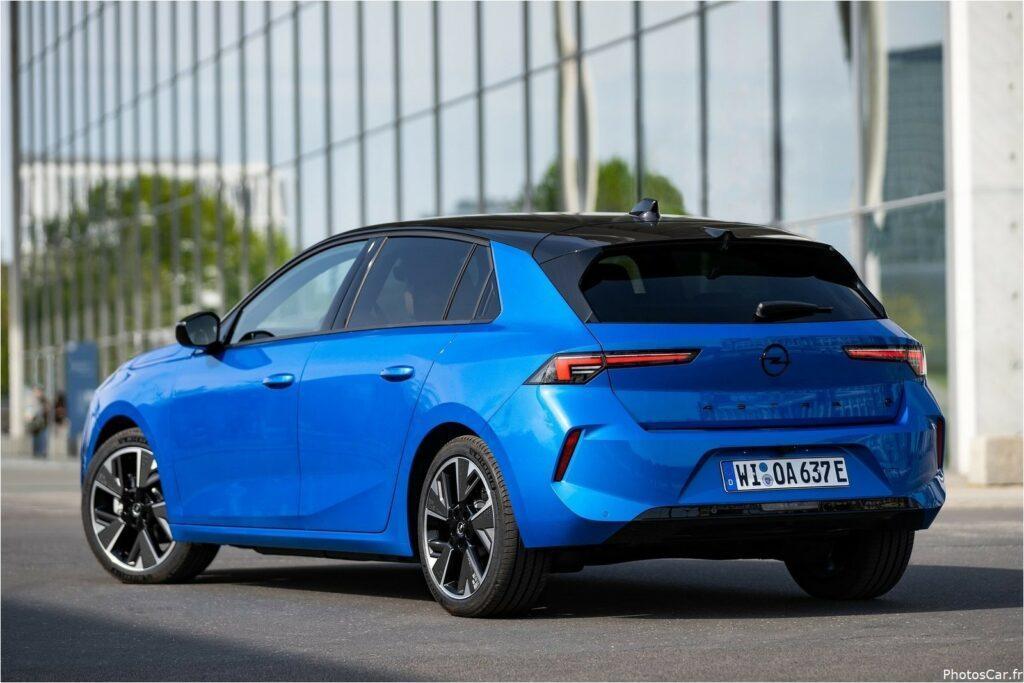 Opel Astra Électric 2023 - Elle offre des performances réactives ...