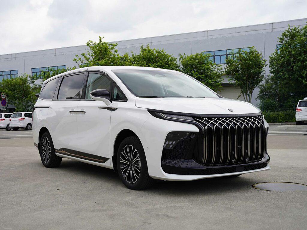 Dongfeng Forthing V9 PHEV : Un MPV hybride rechargeable