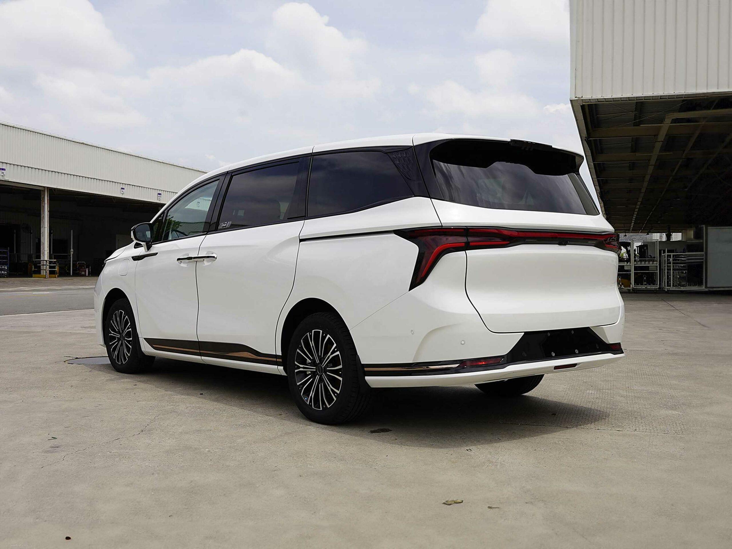 Dongfeng Forthing V9 PHEV : Un MPV hybride rechargeable