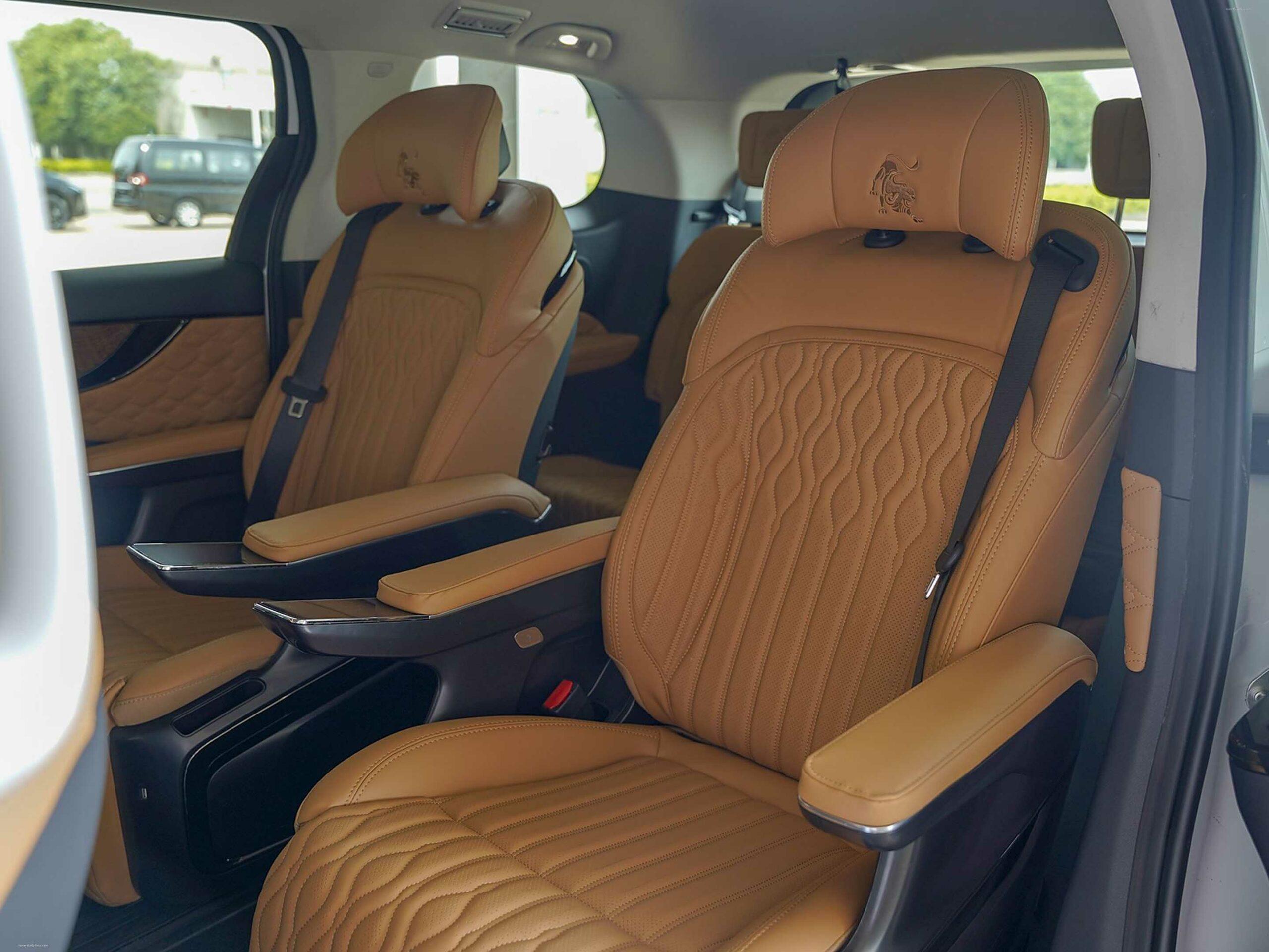 Dongfeng Forthing V9 PHEV : Un MPV hybride rechargeable