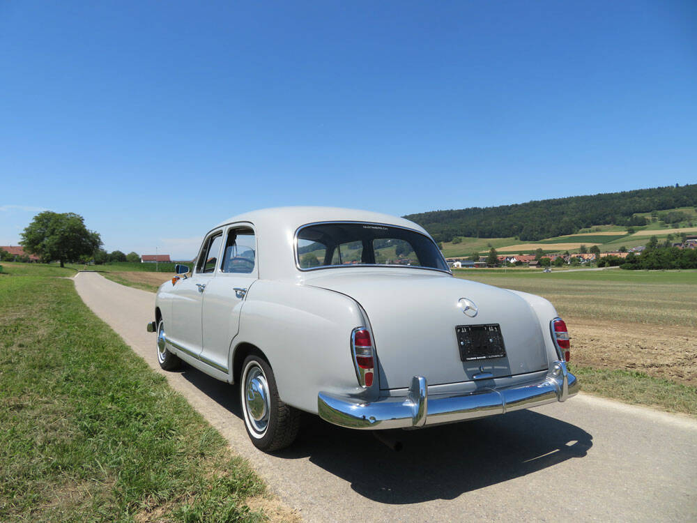 Mercedes-Benz 180 : Une voiture qui traverse les générations