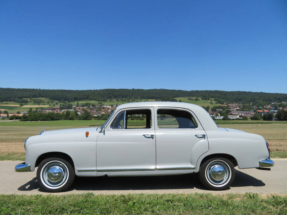Mercedes-Benz 180 : Une voiture qui traverse les générations